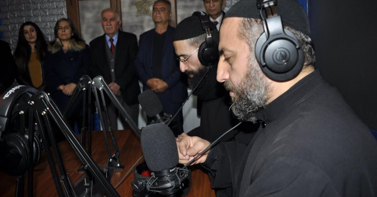 Northeast Syrian airwaves home to radio tower of Babel - AL-MONITOR ...