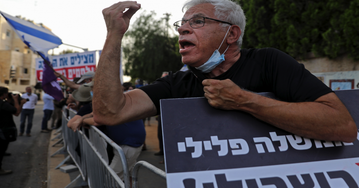 Israeli protesters clash with police outside Netanyahu's residence - AL ...