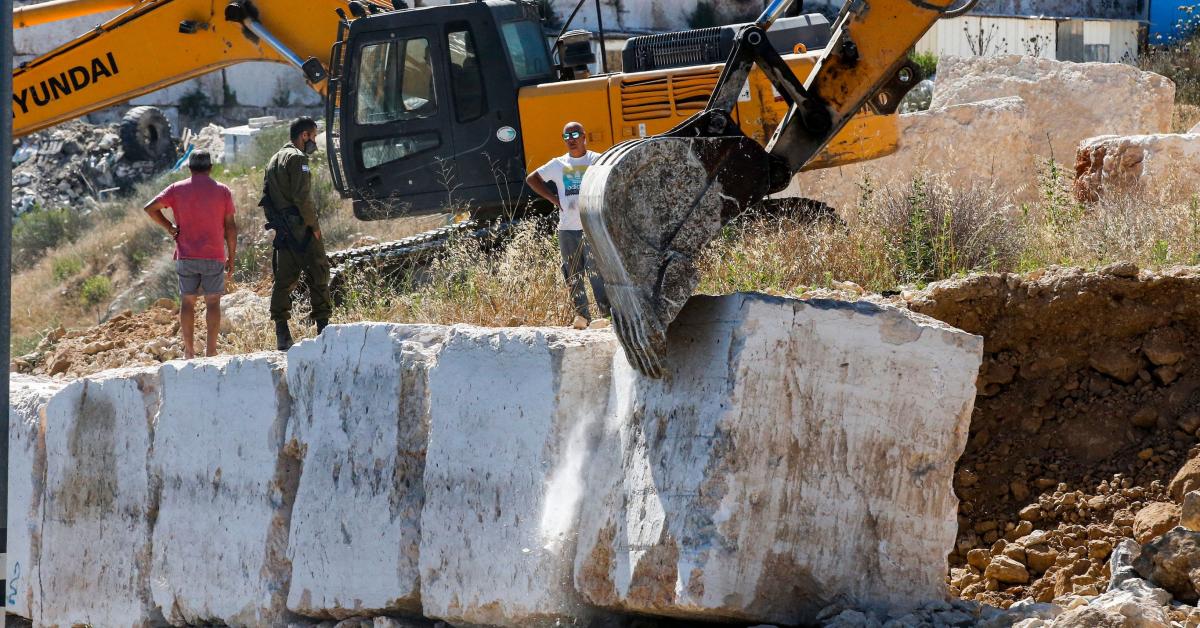 West Bank village celebrates end of 20-year-old Israeli roadblock - AL ...