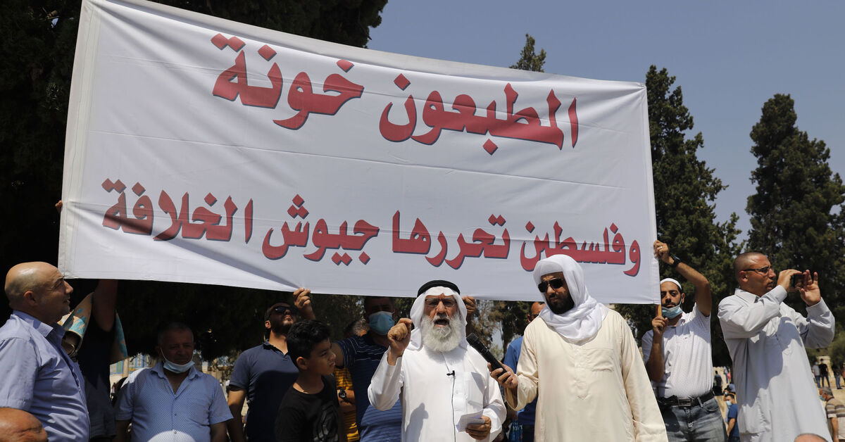 Palestinians furious as Israel escorts Arab delegations to Al-Aqsa - AL ...