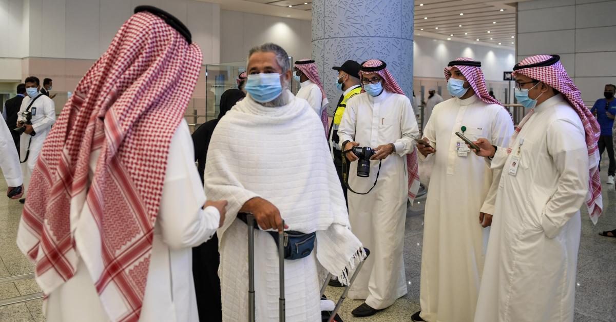Saudi Arabia will make coronavirus vaccines free to residents - AL ...