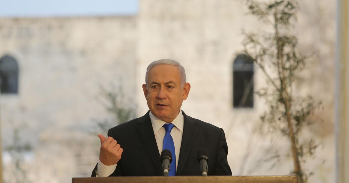 Netanyahu, alone at the top, makes a friend on the beach - AL-Monitor ...
