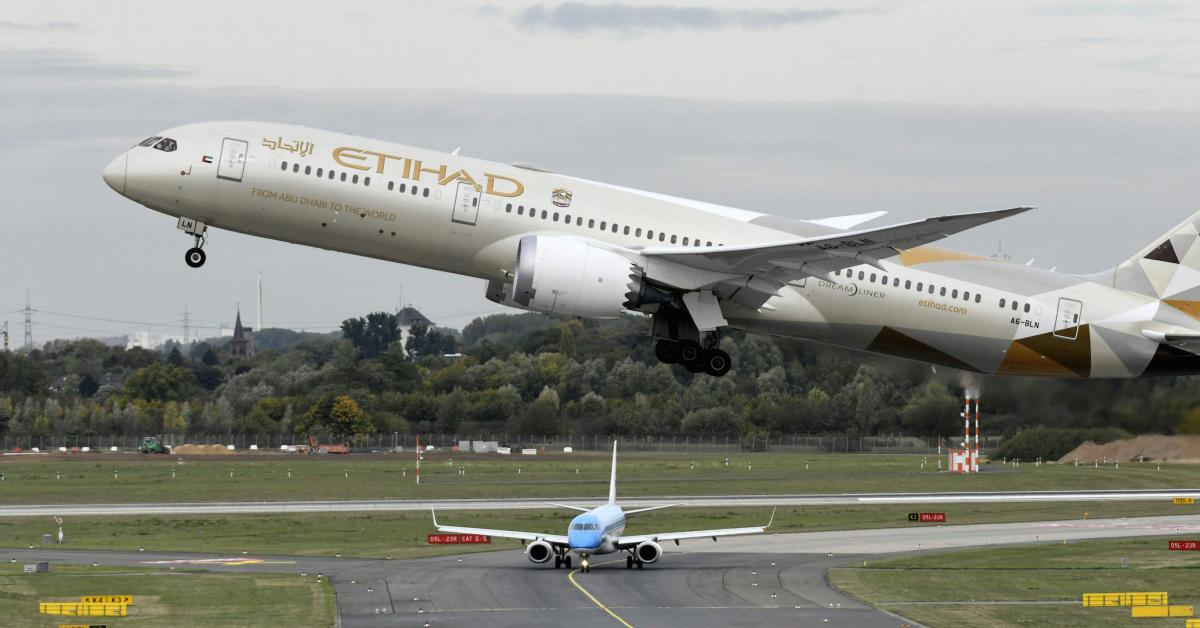 Etihad flying with fully vaccinated crews - AL-Monitor: The Middle ...