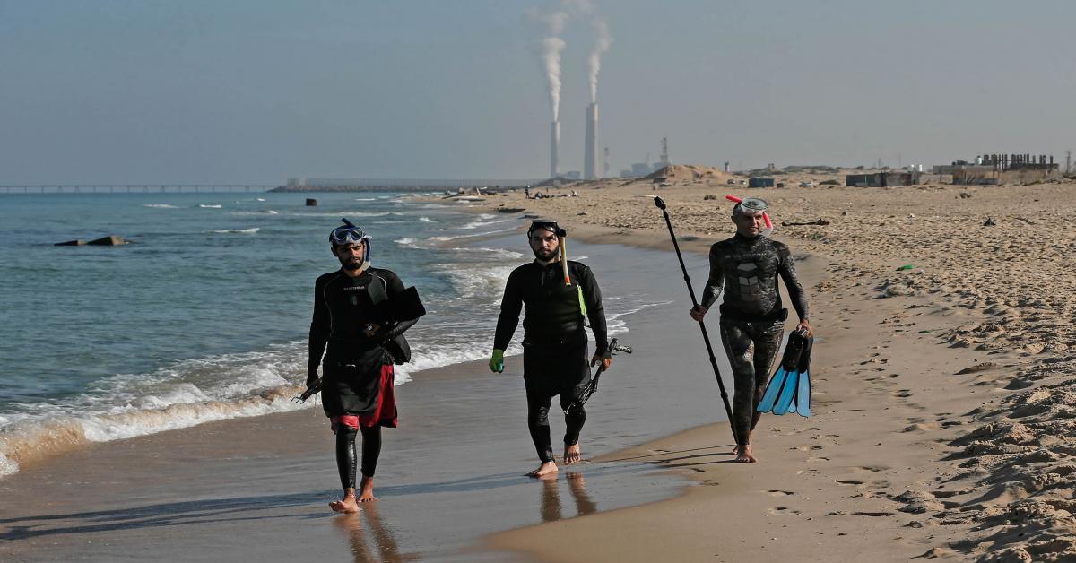 Oil spill in Mediterranean reaches besieged Gaza Strip - AL-Monitor ...